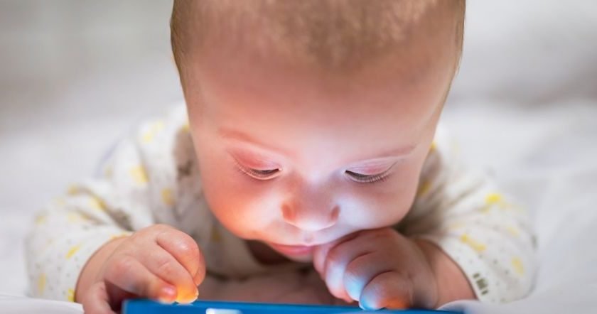 10 motive pentru care să nu îi dai copilului telefonul mobil până la ...