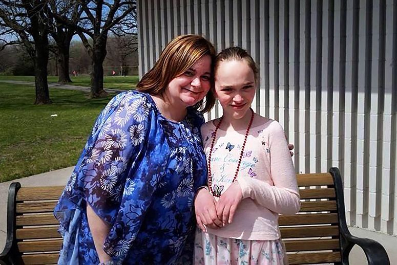 O fetiță bolnavă din naștere și-a chemat prietenii și colegii la ziua ...