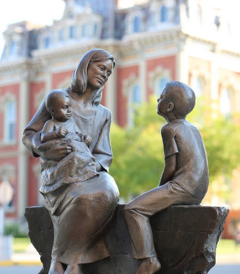 6 SCULPTURI superbe făcute în cinstea MAMELOR – cele mai puternice ...